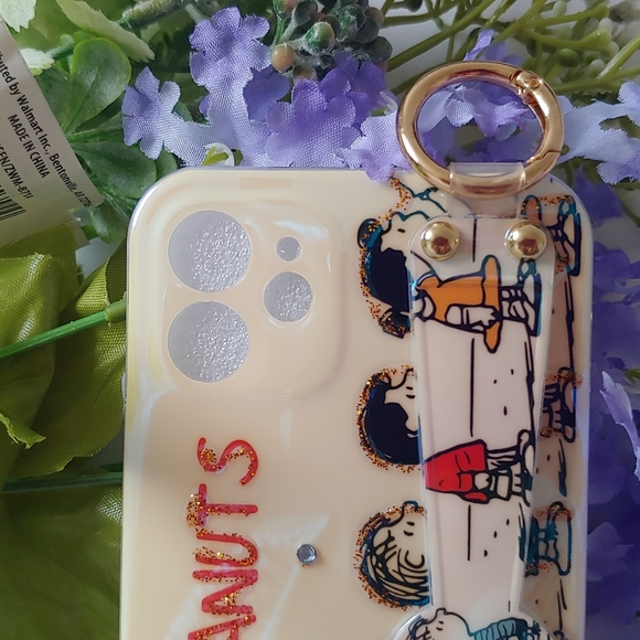 Peanuts | Cell Phones & Accessories | Snoopy And Peanuts Iphone 2 And ...